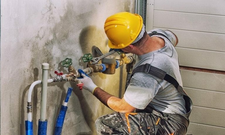 Journeyman Vs Master Vs Apprentice (3 Plumbing Licences Explained)